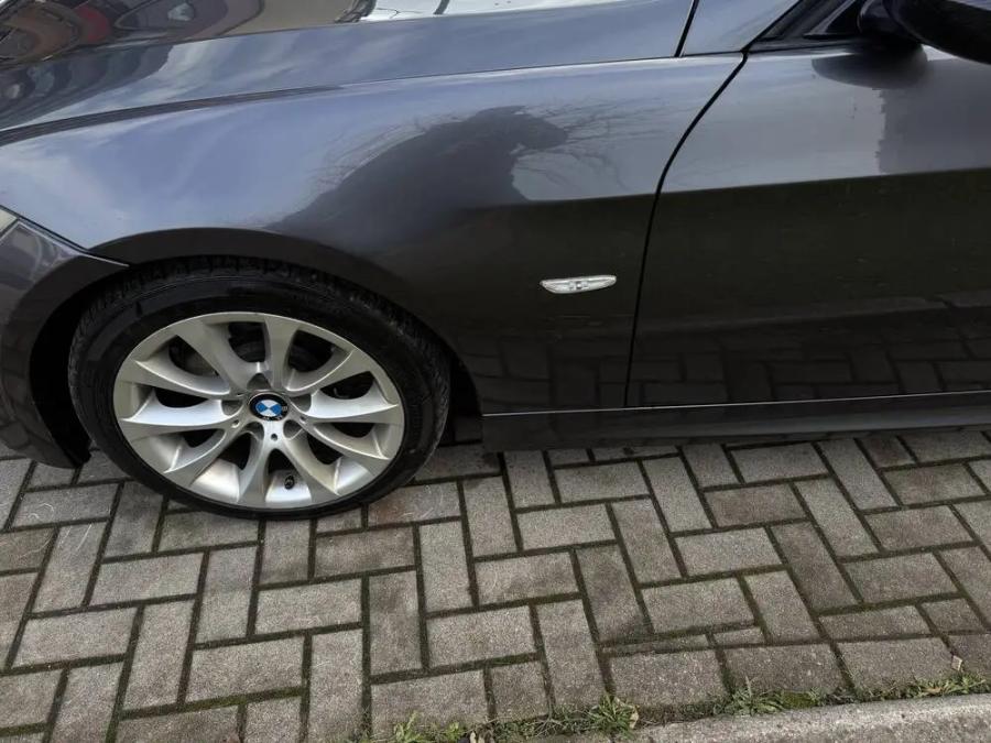 Pelēks BMW 330 2006 Rīga, ar dzinēja tilpumu 3.00 L un nobraukumu 350 tūkst. km par 3990 €, foto 12 vietnē AUTOMOTO.COM.LV