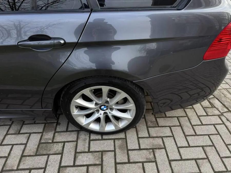 Pelēks BMW 330 2006 Rīga, ar dzinēja tilpumu 3.00 L un nobraukumu 350 tūkst. km par 3990 €, foto 13 vietnē AUTOMOTO.COM.LV