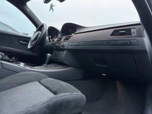 Pelēks BMW 330 2006 Rīga, ar dzinēja tilpumu 3.00 L un nobraukumu 350 tūkst. km par 3990 €, foto 16 vietnē AUTOMOTO.COM.LV
