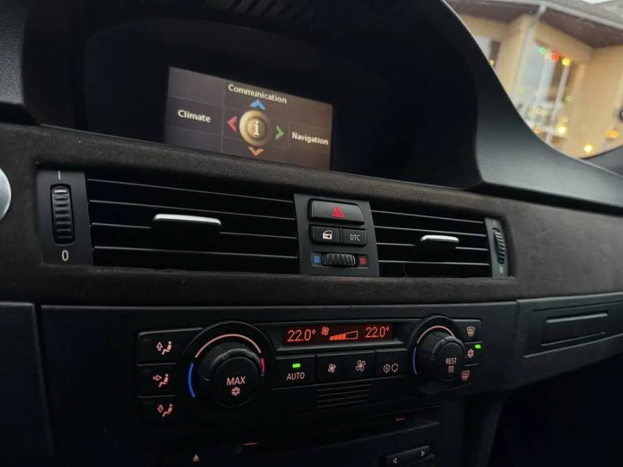 Pelēks BMW 330 2006 Rīga, ar dzinēja tilpumu 3.00 L un nobraukumu 350 tūkst. km par 3990 €, foto 24 vietnē AUTOMOTO.COM.LV