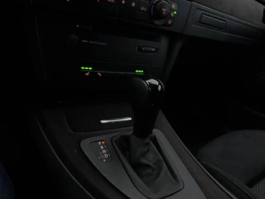 Pelēks BMW 330 2006 Rīga, ar dzinēja tilpumu 3.00 L un nobraukumu 350 tūkst. km par 3990 €, foto 25 vietnē AUTOMOTO.COM.LV
