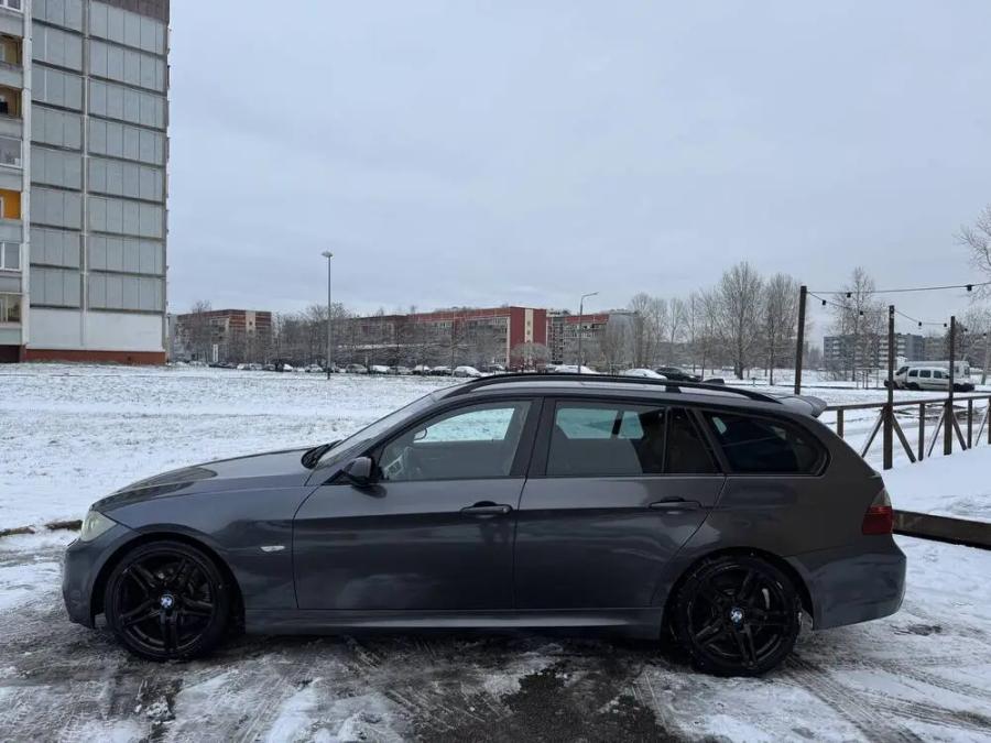 Pelēks BMW 330 2006 Rīga, ar dzinēja tilpumu 3.00 L un nobraukumu 343 tūkst. km par 5990 €, foto 4 vietnē AUTOMOTO.COM.LV