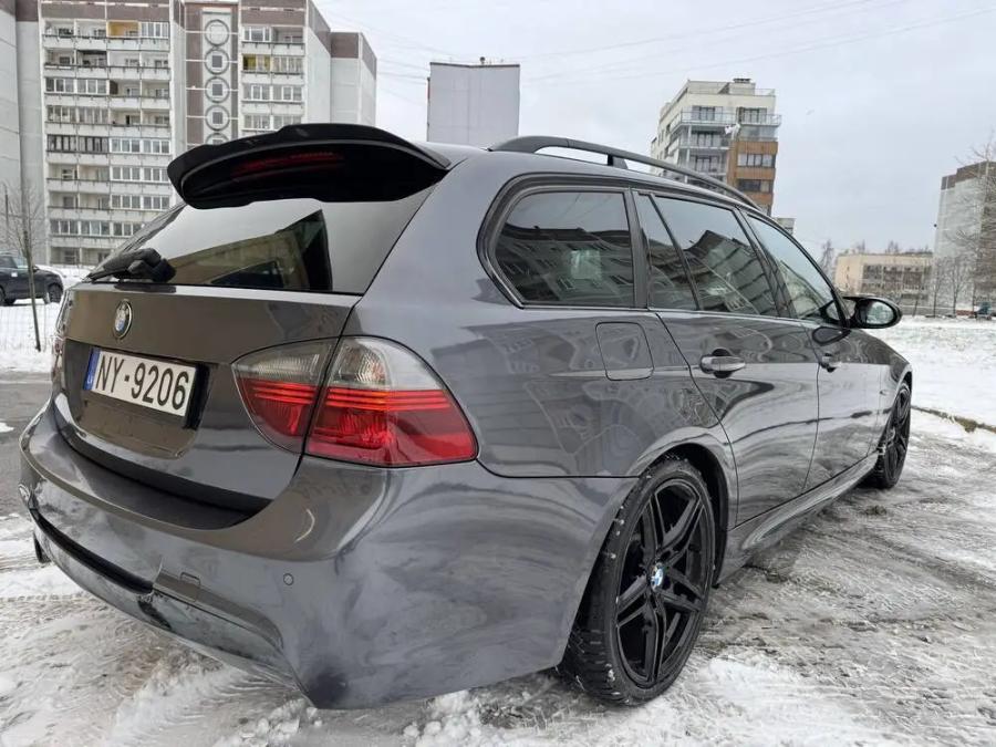 Pelēks BMW 330 2006 Rīga, ar dzinēja tilpumu 3.00 L un nobraukumu 343 tūkst. km par 5990 €, foto 6 vietnē AUTOMOTO.COM.LV