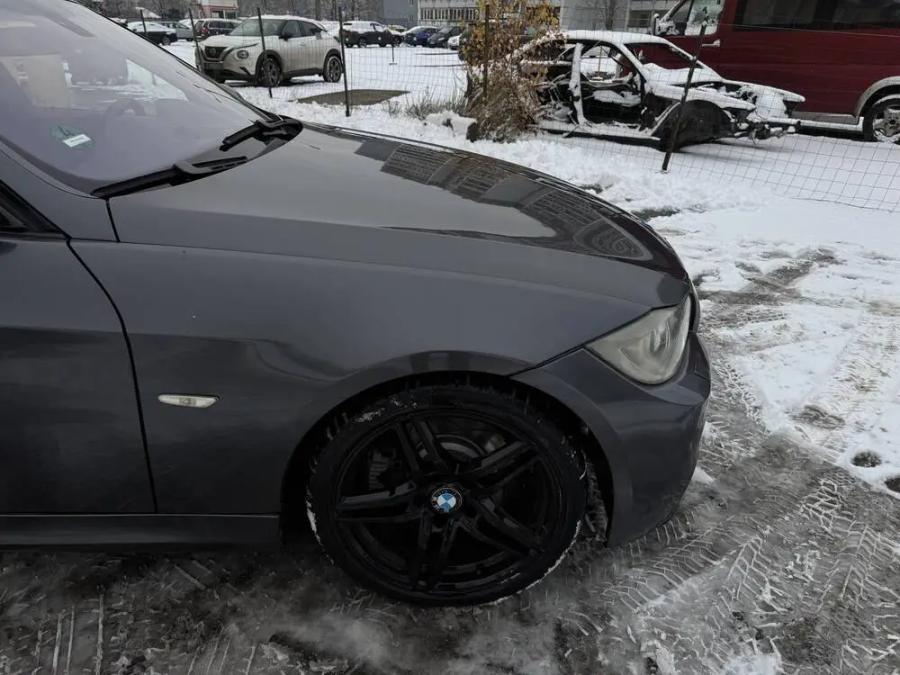 Pelēks BMW 330 2006 Rīga, ar dzinēja tilpumu 3.00 L un nobraukumu 343 tūkst. km par 5990 €, foto 10 vietnē AUTOMOTO.COM.LV