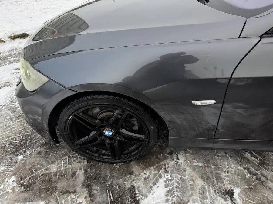 Pelēks BMW 330 2006 Rīga, ar dzinēja tilpumu 3.00 L un nobraukumu 343 tūkst. km par 5990 €, foto 12 vietnē AUTOMOTO.COM.LV
