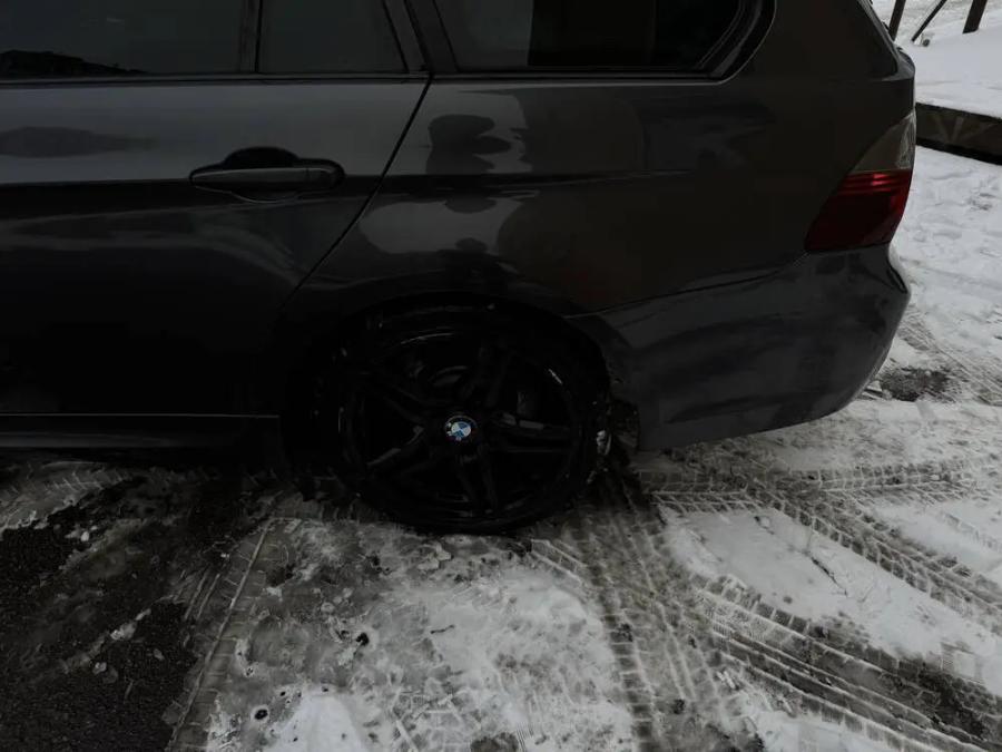 Pelēks BMW 330 2006 Rīga, ar dzinēja tilpumu 3.00 L un nobraukumu 343 tūkst. km par 5990 €, foto 13 vietnē AUTOMOTO.COM.LV