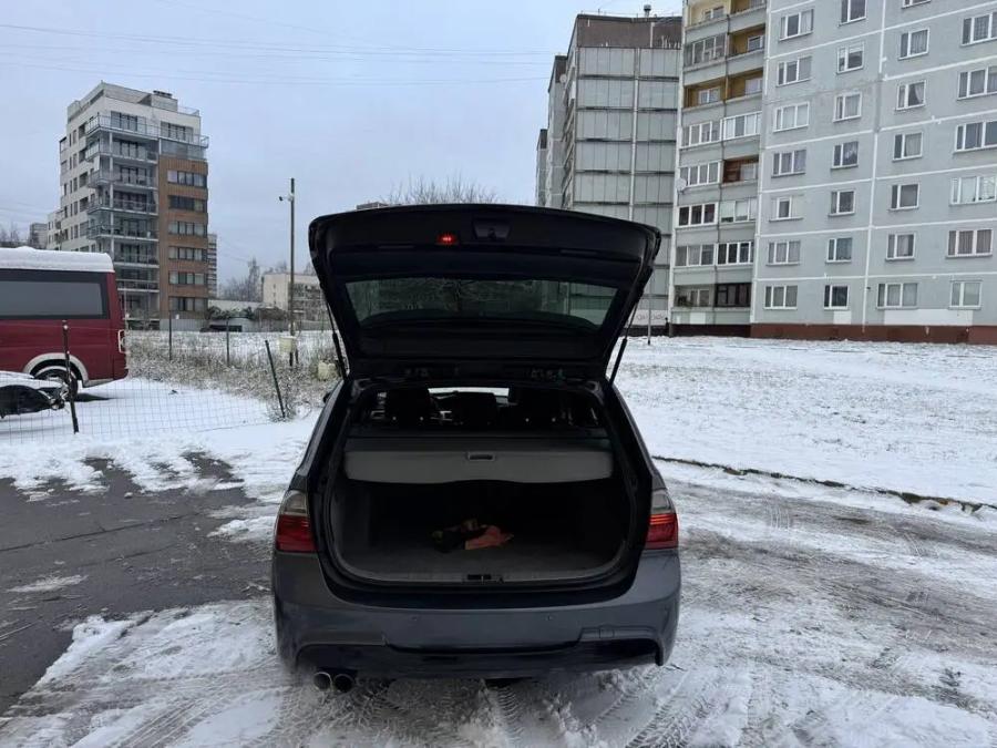Pelēks BMW 330 2006 Rīga, ar dzinēja tilpumu 3.00 L un nobraukumu 343 tūkst. km par 5990 €, foto 15 vietnē AUTOMOTO.COM.LV