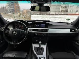 Pelēks BMW 330 2006 Rīga, ar dzinēja tilpumu 3.00 L un nobraukumu 343 tūkst. km par 5990 €, foto 16 vietnē AUTOMOTO.COM.LV