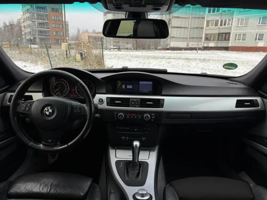 Pelēks BMW 330 2006 Rīga, ar dzinēja tilpumu 3.00 L un nobraukumu 343 tūkst. km par 5990 €, foto 16 vietnē AUTOMOTO.COM.LV
