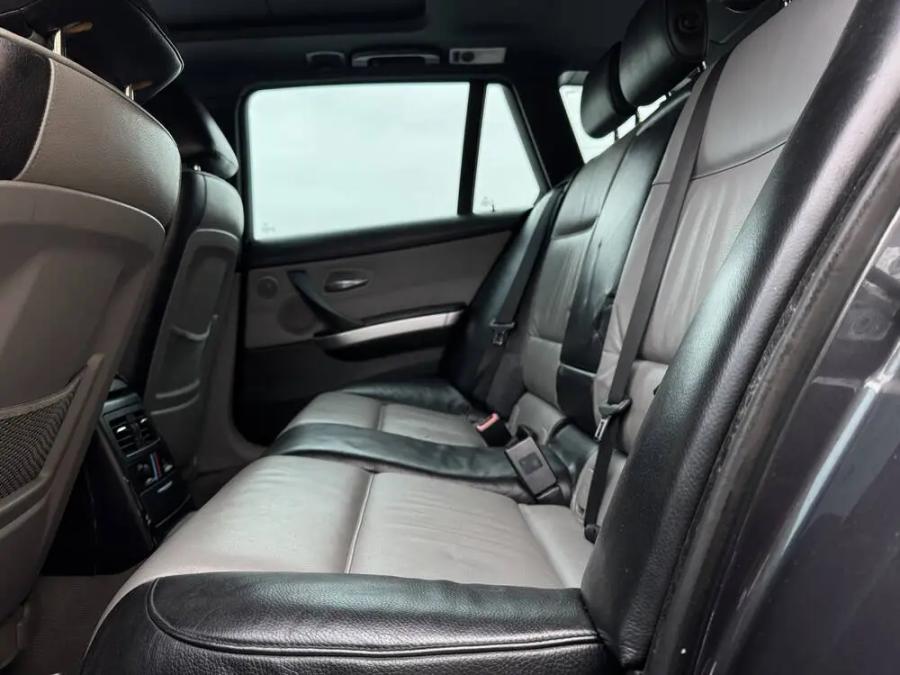 Pelēks BMW 330 2006 Rīga, ar dzinēja tilpumu 3.00 L un nobraukumu 343 tūkst. km par 5990 €, foto 17 vietnē AUTOMOTO.COM.LV