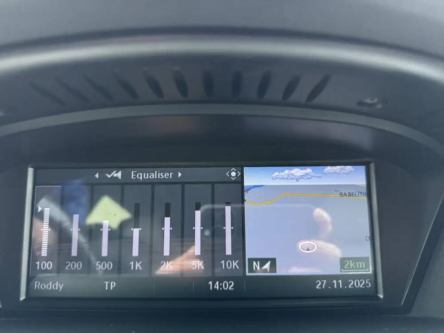 Pelēks BMW 330 2006 Rīga, ar dzinēja tilpumu 3.00 L un nobraukumu 343 tūkst. km par 5990 €, foto 23 vietnē AUTOMOTO.COM.LV
