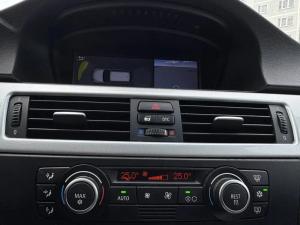 Pelēks BMW 330 2006 Rīga, ar dzinēja tilpumu 3.00 L un nobraukumu 343 tūkst. km par 5990 €, foto 25 vietnē AUTOMOTO.COM.LV