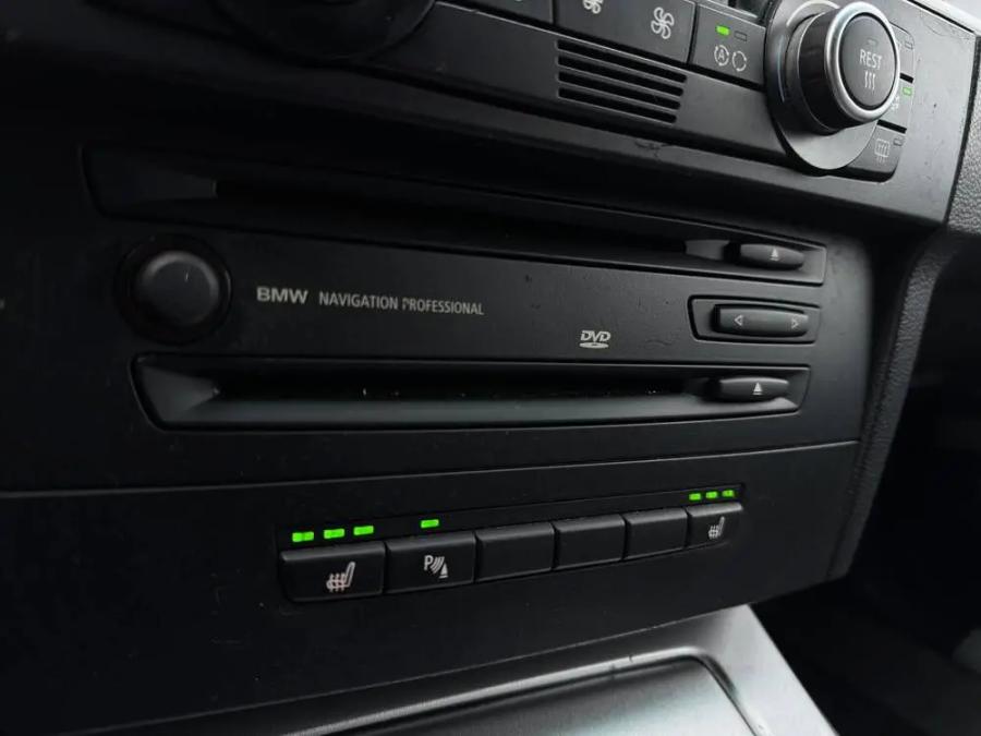 Pelēks BMW 330 2006 Rīga, ar dzinēja tilpumu 3.00 L un nobraukumu 343 tūkst. km par 5990 €, foto 26 vietnē AUTOMOTO.COM.LV