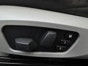 Pelēks BMW 330 2006 Rīga, ar dzinēja tilpumu 3.00 L un nobraukumu 343 tūkst. km par 5990 €, foto 29 vietnē AUTOMOTO.COM.LV