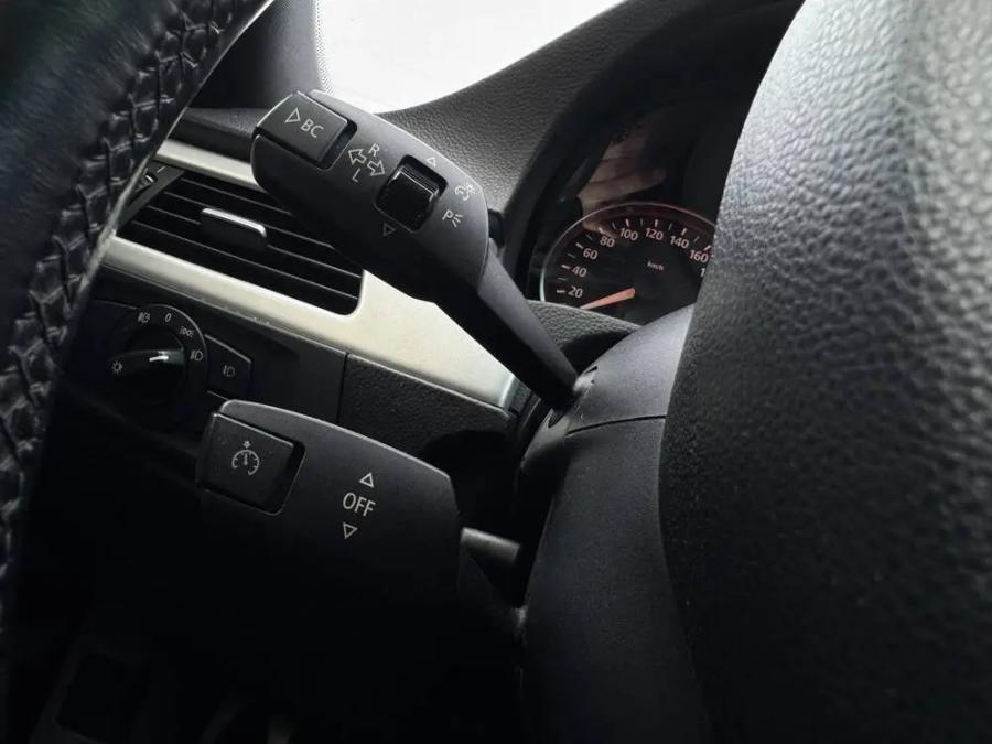 Pelēks BMW 330 2006 Rīga, ar dzinēja tilpumu 3.00 L un nobraukumu 343 tūkst. km par 5990 €, foto 34 vietnē AUTOMOTO.COM.LV