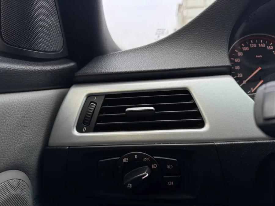 Pelēks BMW 330 2006 Rīga, ar dzinēja tilpumu 3.00 L un nobraukumu 343 tūkst. km par 5990 €, foto 35 vietnē AUTOMOTO.COM.LV