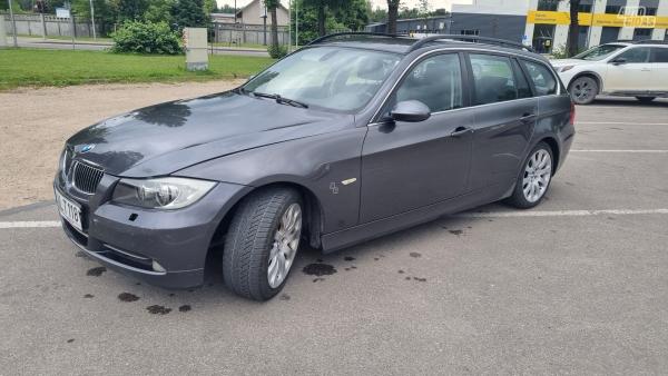 Grey BMW 330 2006 in Panevezys, with an engine capacity of 3.00 L and mileage of 296 thousand km for 3000 €, photo 2 on AUTOMOTO.COM.LV