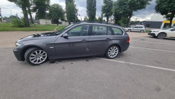 Grey BMW 330 2006 in Panevezys, with an engine capacity of 3.00 L and mileage of 296 thousand km for 3000 €, photo 3 on AUTOMOTO.COM.LV