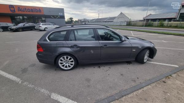 Grey BMW 330 2006 in Panevezys, with an engine capacity of 3.00 L and mileage of 296 thousand km for 3000 €, photo 5 on AUTOMOTO.COM.LV