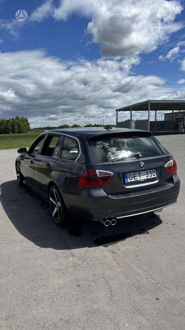 Grey BMW 330 2006 in Pasvalys, with an engine capacity of 2.99 L and mileage of 410 thousand km for 2800 €, photo 4 on AUTOMOTO.COM.LV