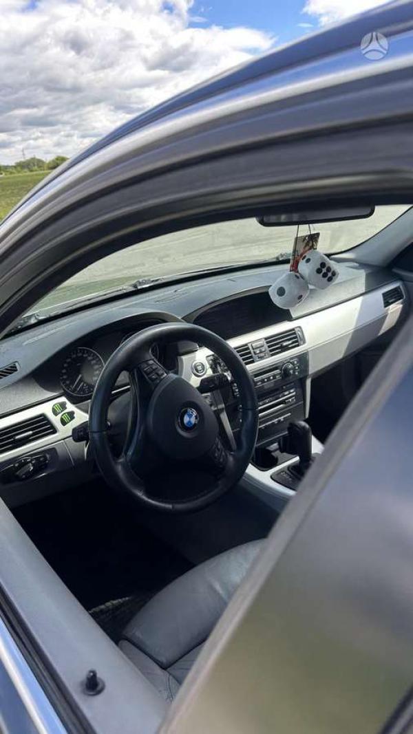 Grey BMW 330 2006 in Pasvalys, with an engine capacity of 2.99 L and mileage of 410 thousand km for 2800 €, photo 8 on AUTOMOTO.COM.LV