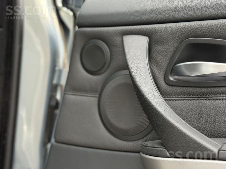 Grey BMW 330 2006 in Jelgava, with an engine capacity of 3.00 L and mileage of 355 thousand km for 4150 €, photo 19 on AUTOMOTO.COM.LV