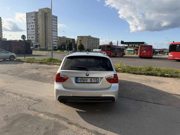 BMW 330 2006 Viļņa vietnē Pelēks BMW 330 2006 Viļņa, ar dzinēja tilpumu 2.99 L un nobraukumu 482 tūkst. km par 3100 €, foto 5 vietnē AUTOMOTO.COM.LV