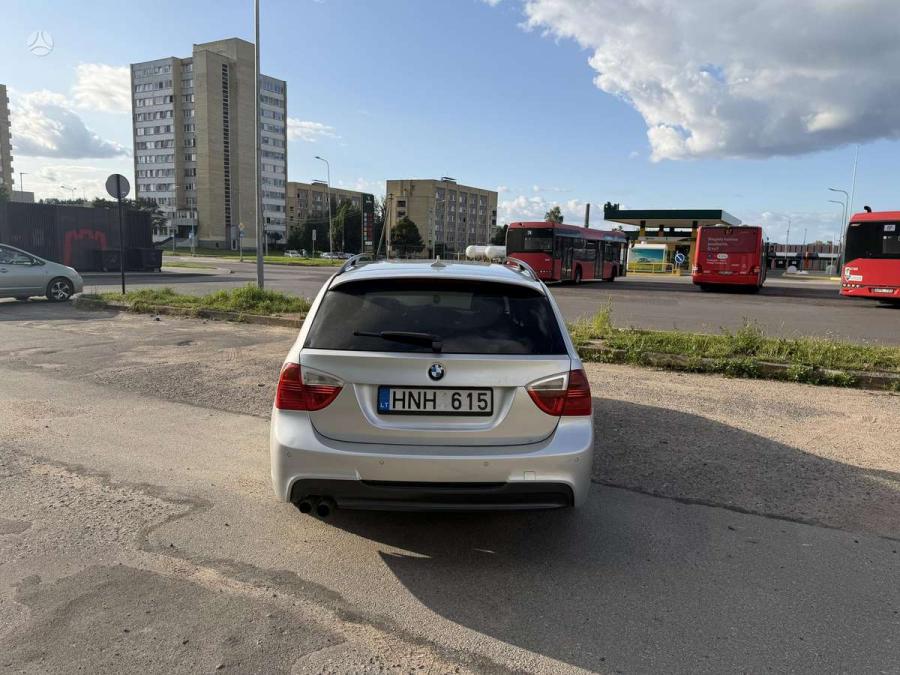 Grey BMW 330 2006 in Vilnius, with an engine capacity of 2.99 L and mileage of 482 thousand km for 3100 €, photo 5 on AUTOMOTO.COM.LV
