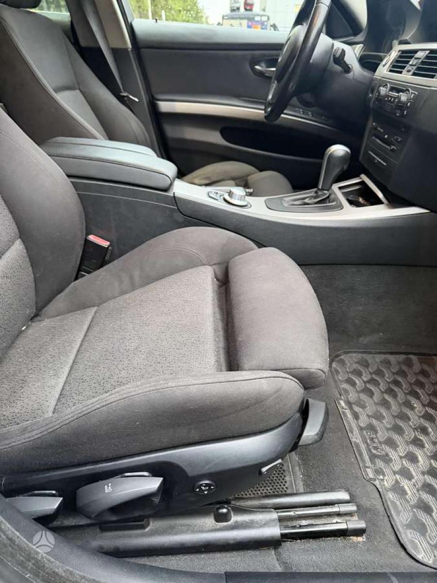 Grey BMW 330 2006 in Vilnius, with an engine capacity of 2.99 L and mileage of 482 thousand km for 3100 €, photo 8 on AUTOMOTO.COM.LV