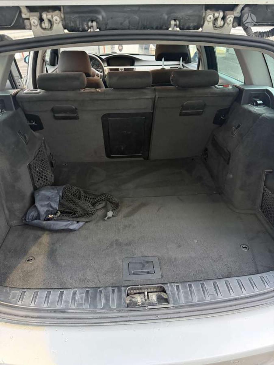 Grey BMW 330 2006 in Vilnius, with an engine capacity of 2.99 L and mileage of 482 thousand km for 3100 €, photo 11 on AUTOMOTO.COM.LV