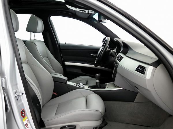 Grey BMW 330 2006 in Tallinn, with an engine capacity of 3.00 L and mileage of 308 thousand km for 3999 €, photo 7 on AUTOMOTO.COM.LV