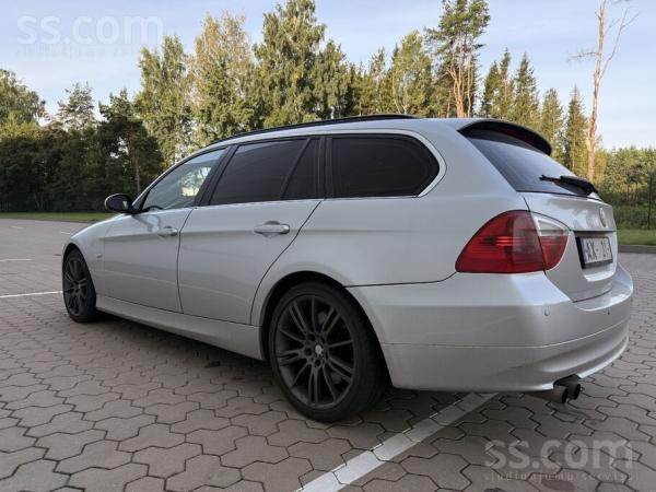 Grey BMW 330 2006 in Riga, with an engine capacity of 3.00 L and mileage of 323 thousand km for 4300 €, photo 1 on AUTOMOTO.COM.LV