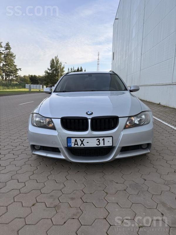 Grey BMW 330 2006 in Riga, with an engine capacity of 3.00 L and mileage of 323 thousand km for 4300 €, photo 3 on AUTOMOTO.COM.LV