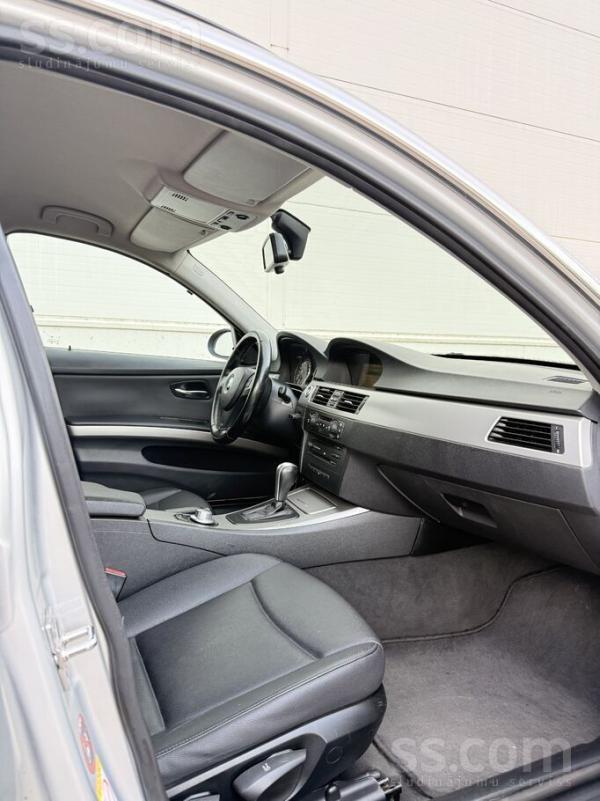 Grey BMW 330 2006 in Riga, with an engine capacity of 3.00 L and mileage of 323 thousand km for 4300 €, photo 6 on AUTOMOTO.COM.LV