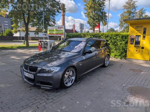 BMW 330 2006 in Dobele on AUTOMOTO.COM.LV Grey BMW 330 2006 in Dobele, with an engine capacity of 3.00 L and mileage of 368 thousand km for 5500 €, photo 3 on AUTOMOTO.COM.LV