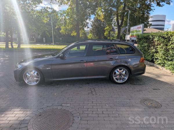 BMW 330 2006 in Dobele on AUTOMOTO.COM.LV Grey BMW 330 2006 in Dobele, with an engine capacity of 3.00 L and mileage of 368 thousand km for 5500 €, photo 4 on AUTOMOTO.COM.LV