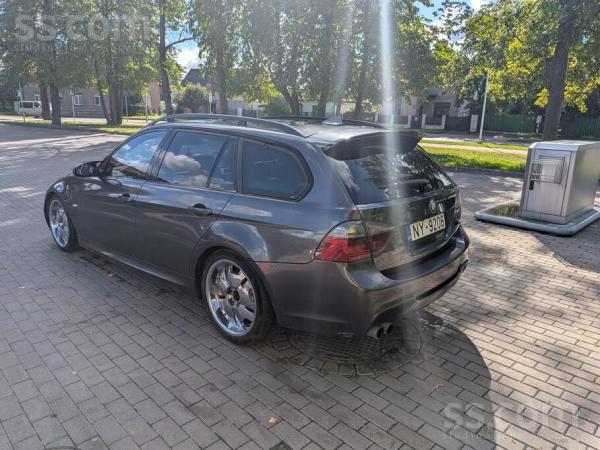 BMW 330 2006 in Dobele on AUTOMOTO.COM.LV Grey BMW 330 2006 in Dobele, with an engine capacity of 3.00 L and mileage of 368 thousand km for 5500 €, photo 5 on AUTOMOTO.COM.LV