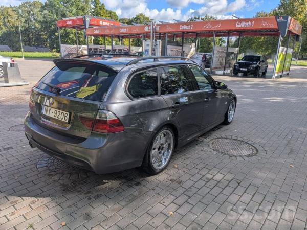 BMW 330 2006 in Dobele on AUTOMOTO.COM.LV Grey BMW 330 2006 in Dobele, with an engine capacity of 3.00 L and mileage of 368 thousand km for 5500 €, photo 7 on AUTOMOTO.COM.LV