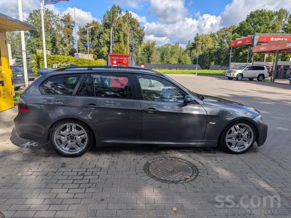 BMW 330 2006 in Dobele on AUTOMOTO.COM.LV Grey BMW 330 2006 in Dobele, with an engine capacity of 3.00 L and mileage of 368 thousand km for 5500 €, photo 8 on AUTOMOTO.COM.LV