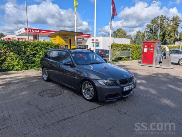 BMW 330 2006 in Dobele on AUTOMOTO.COM.LV Grey BMW 330 2006 in Dobele, with an engine capacity of 3.00 L and mileage of 368 thousand km for 5500 €, photo 9 on AUTOMOTO.COM.LV