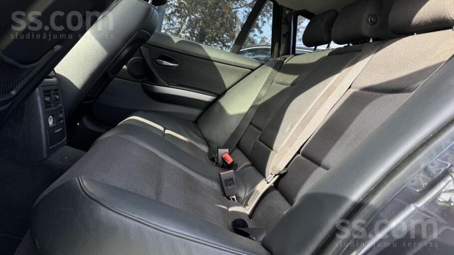 Grey BMW 330 2006 in Riga, with an engine capacity of 3.00 L and mileage of 346 thousand km for 2950 €, photo 9 on AUTOMOTO.COM.LV