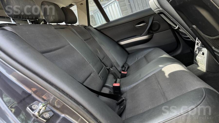 Grey BMW 330 2006 in Riga, with an engine capacity of 3.00 L and mileage of 346 thousand km for 2950 €, photo 10 on AUTOMOTO.COM.LV