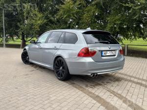 Grey BMW 330 2006 in Tukums, with an engine capacity of 3.00 L and mileage of 347 thousand km for 3690 €, photo 4 on AUTOMOTO.COM.LV