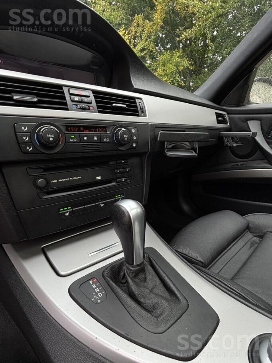 Grey BMW 330 2006 in Tukums, with an engine capacity of 3.00 L and mileage of 347 thousand km for 3690 €, photo 7 on AUTOMOTO.COM.LV