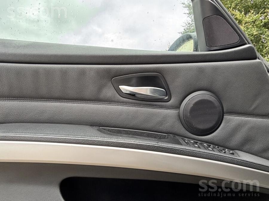 Grey BMW 330 2006 in Tukums, with an engine capacity of 3.00 L and mileage of 347 thousand km for 3690 €, photo 11 on AUTOMOTO.COM.LV