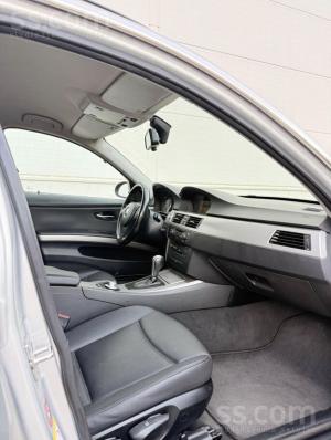 Grey BMW 330 2006 in Riga, with an engine capacity of 3.00 L and mileage of 323 thousand km for 3550 €, photo 5 on AUTOMOTO.COM.LV