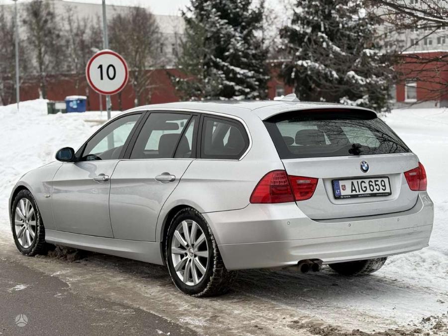 Pelēks BMW 330 2007 Kauņa, ar dzinēja tilpumu 2.99 L un nobraukumu 377 tūkst. km par 3000 €, foto 3 vietnē AUTOMOTO.COM.LV