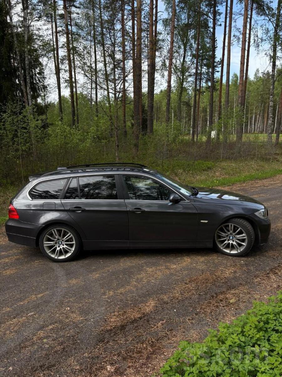 Grey BMW 330 2007 in Riga, with an engine capacity of 3.00 L and mileage of 346 thousand km for 4990 €, photo 13 on AUTOMOTO.COM.LV