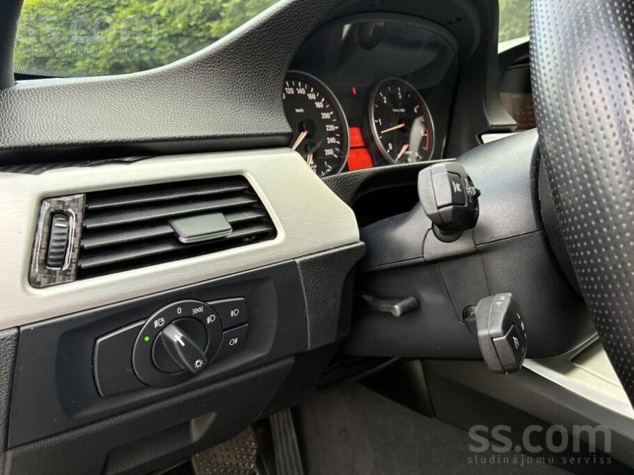 Grey BMW 330 2007 in Riga, with an engine capacity of 3.00 L and mileage of 278 thousand km for 5150 €, photo 9 on AUTOMOTO.COM.LV
