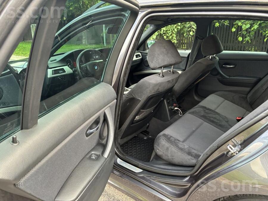 Grey BMW 330 2007 in Riga, with an engine capacity of 3.00 L and mileage of 278 thousand km for 5150 €, photo 12 on AUTOMOTO.COM.LV
